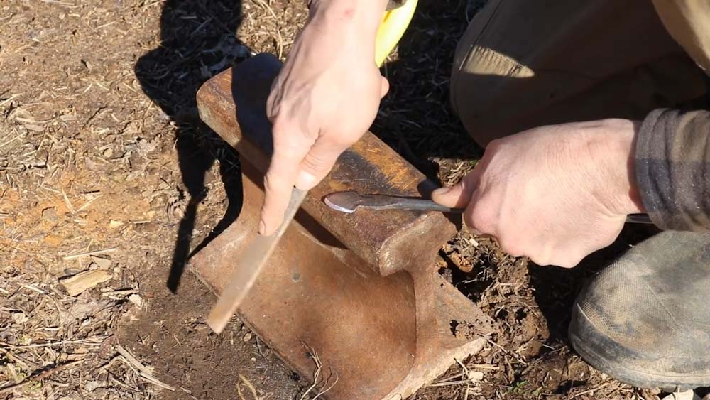 How to Make Improvised Arrowheads with Simple Tools for a Survival Bow ...